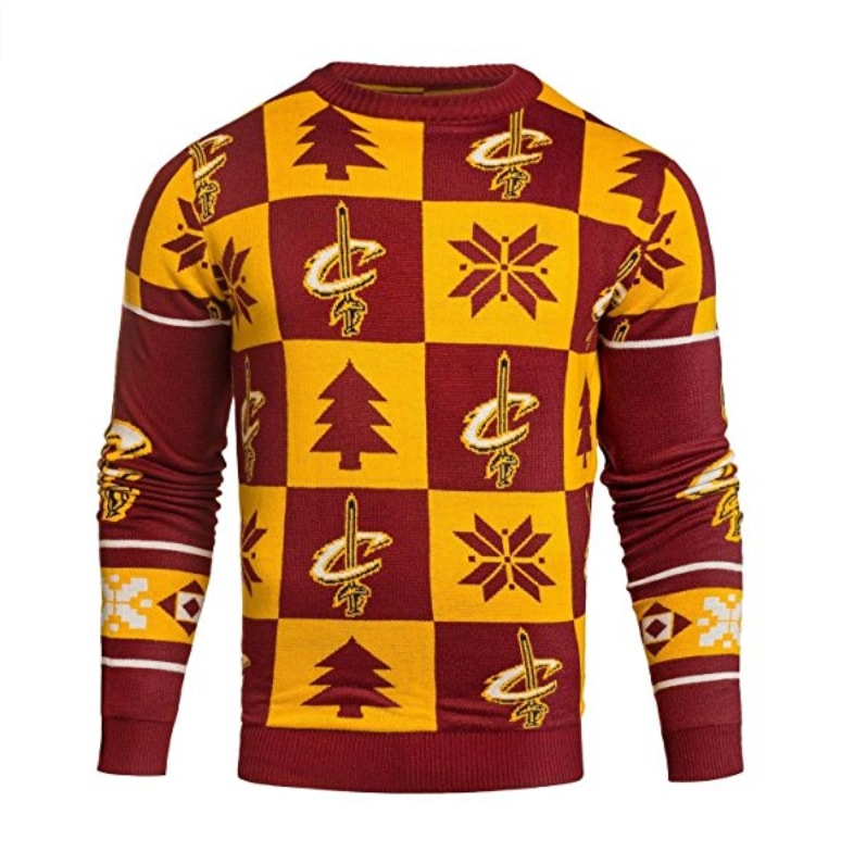 La sélection de pull de noël avec des sapins dessus